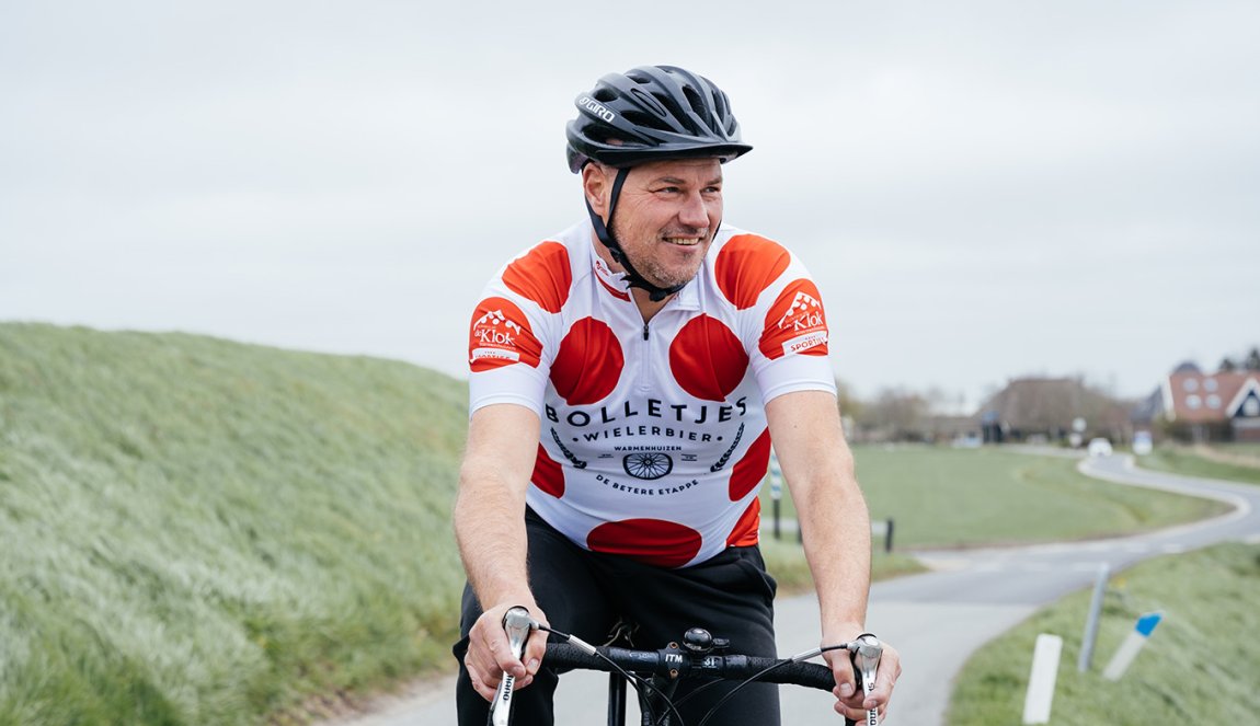 Weiß mit roten Punkten: Das Bolltejescafé - Holland.com